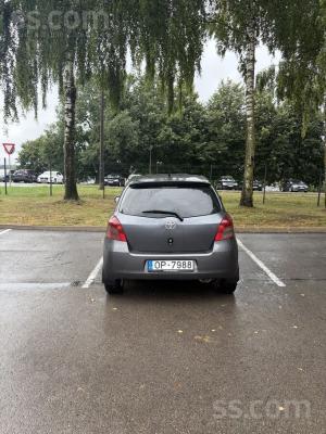 Pelēks Toyota Yaris 2009 Rīga, ar dzinēja tilpumu 1.40 L un nobraukumu 258 tūkst. km par 1800 €, foto 4 vietnē AUTOMOTO.COM.LV