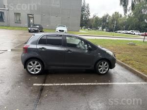 Pelēks Toyota Yaris 2009 Rīga, ar dzinēja tilpumu 1.40 L un nobraukumu 258 tūkst. km par 1800 €, foto 5 vietnē AUTOMOTO.COM.LV