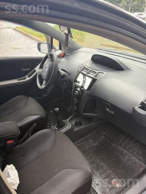 Pelēks Toyota Yaris 2009 Rīga, ar dzinēja tilpumu 1.40 L un nobraukumu 258 tūkst. km par 1800 €, foto 6 vietnē AUTOMOTO.COM.LV