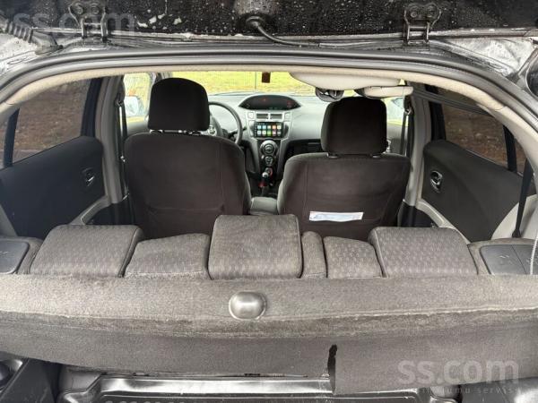 Grey Toyota Yaris 2009 in Riga, with an engine capacity of 1.40 L and mileage of 258 thousand km for 1800 €, photo 7 on AUTOMOTO.COM.LV