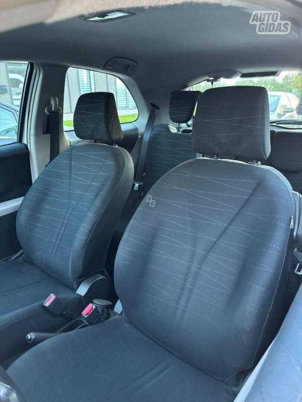 Pelēks Toyota Yaris 2009 Viļņa, ar dzinēja tilpumu 1.40 L un nobraukumu 252 tūkst. km par 2100 €, foto 9 vietnē AUTOMOTO.COM.LV
