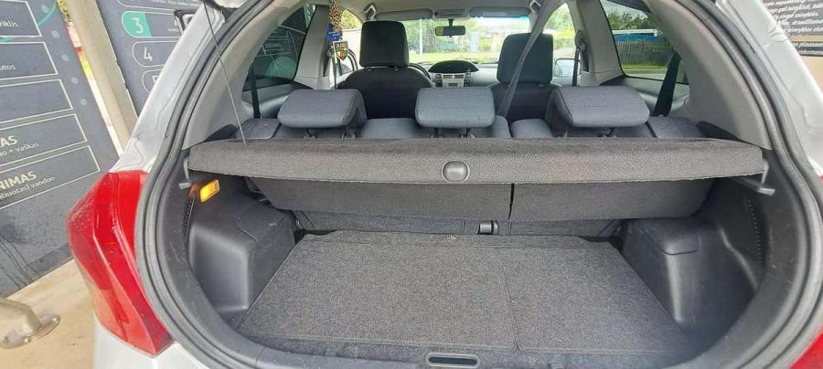 Pelēks Toyota Yaris 2009 Jonava, ar dzinēja tilpumu 1.36 L un nobraukumu 274 tūkst. km par 2100 €, foto 11 vietnē AUTOMOTO.COM.LV
