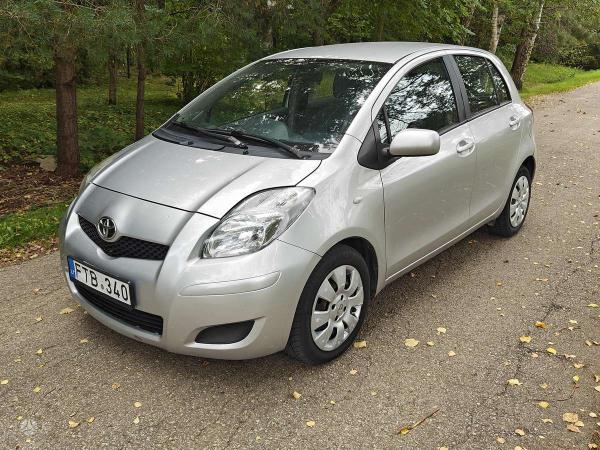Grey Toyota Yaris 2009 in Vilnius, with an engine capacity of 1.40 L and mileage of 300 thousand km for 1100 €, photo 1 on AUTOMOTO.COM.LV