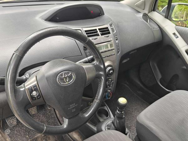 Grey Toyota Yaris 2009 in Vilnius, with an engine capacity of 1.40 L and mileage of 300 thousand km for 1100 €, photo 6 on AUTOMOTO.COM.LV