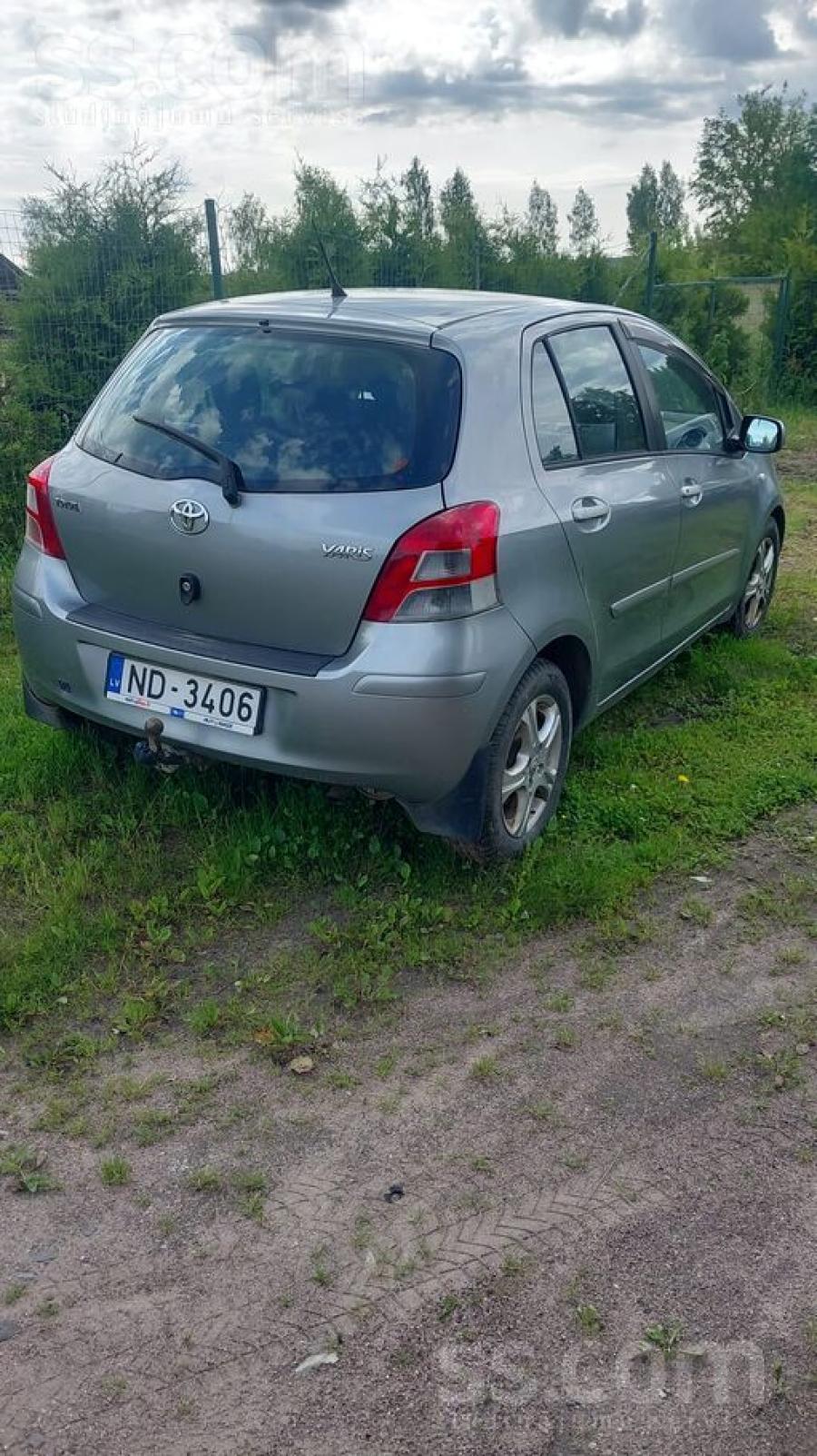 Pelēks Toyota Yaris 2010 Daugavpils, ar dzinēja tilpumu 1.40 L un nobraukumu 220 tūkst. km par 690 €, foto 2 vietnē AUTOMOTO.COM.LV
