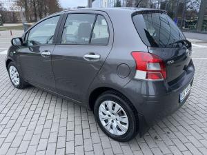 Pelēks Toyota Yaris 2010 Kauņa, ar dzinēja tilpumu 1.40 L un nobraukumu 286 tūkst. km par 2650 €, foto 2 vietnē AUTOMOTO.COM.LV