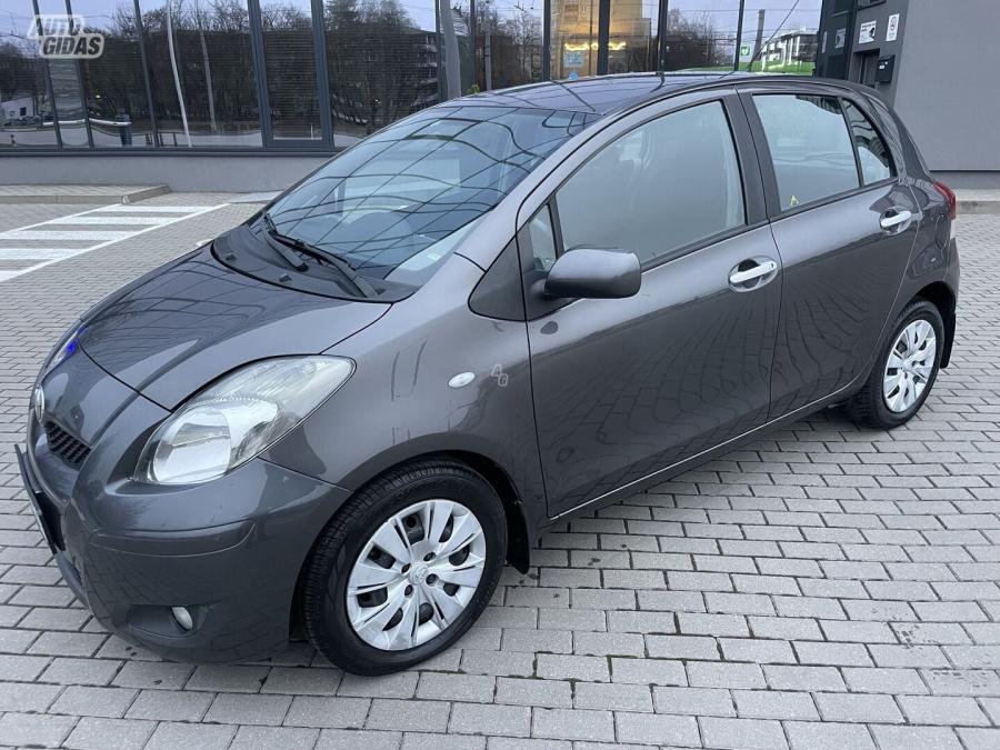 Pelēks Toyota Yaris 2010 Kauņa, ar dzinēja tilpumu 1.40 L un nobraukumu 286 tūkst. km par 2650 €, foto 6 vietnē AUTOMOTO.COM.LV