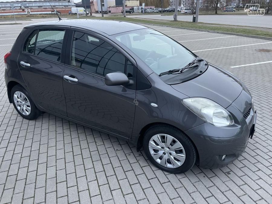 Pelēks Toyota Yaris 2010 Kauņa, ar dzinēja tilpumu 1.40 L un nobraukumu 286 tūkst. km par 2650 €, foto 11 vietnē AUTOMOTO.COM.LV