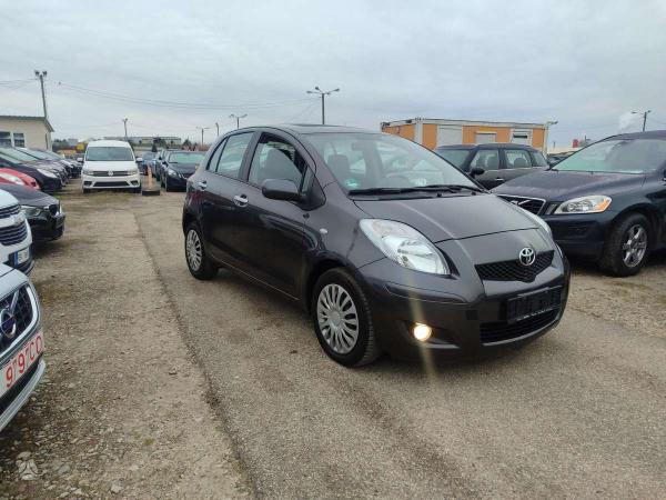 Pelēks Toyota Yaris 2010 Viļņa, ar dzinēja tilpumu 1.30 L un nobraukumu 162 tūkst. km par 3450 €, foto 5 vietnē AUTOMOTO.COM.LV
