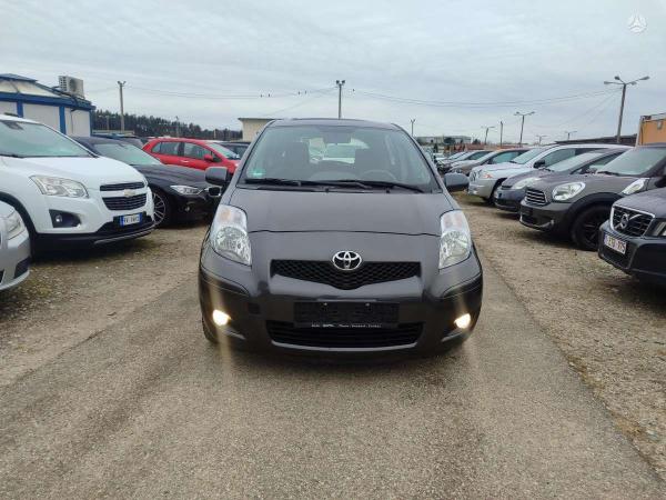 Pelēks Toyota Yaris 2010 Viļņa, ar dzinēja tilpumu 1.30 L un nobraukumu 162 tūkst. km par 3450 €, foto 6 vietnē AUTOMOTO.COM.LV