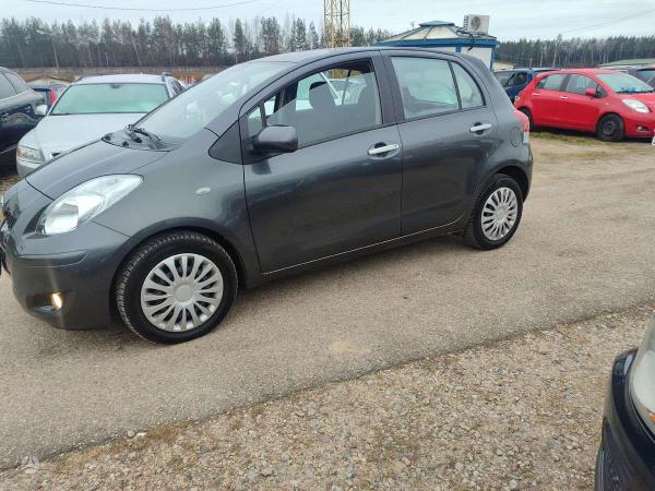 Pelēks Toyota Yaris 2010 Viļņa, ar dzinēja tilpumu 1.30 L un nobraukumu 162 tūkst. km par 3450 €, foto 8 vietnē AUTOMOTO.COM.LV