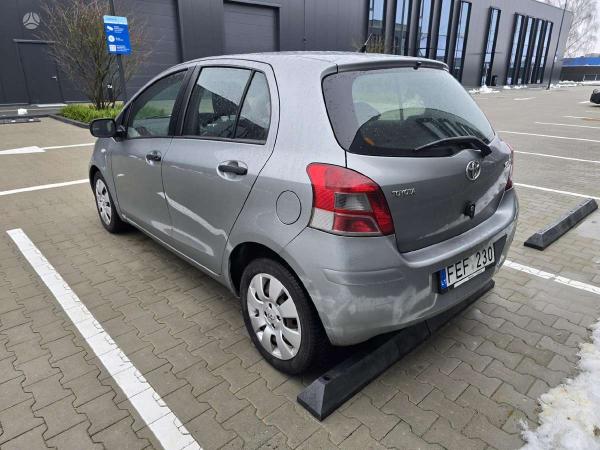 Pelēks Toyota Yaris 2010 Viļņa, ar dzinēja tilpumu 1.36 L un nobraukumu 356 tūkst. km par 2000 €, foto 5 vietnē AUTOMOTO.COM.LV