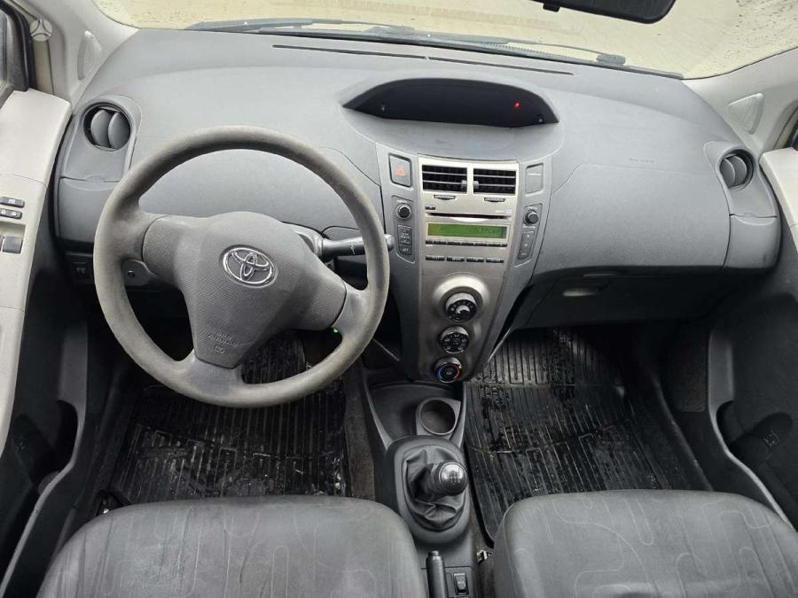 Grey Toyota Yaris 2010 in Vilnius, with an engine capacity of 1.36 L and mileage of 356 thousand km for 2000 €, photo 8 on AUTOMOTO.COM.LV