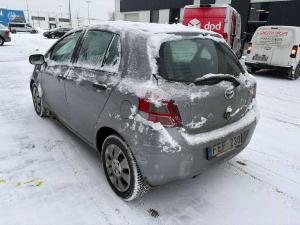Grey Toyota Yaris 2010 in Vilnius, with an engine capacity of 1.36 L and mileage of 356 thousand km for 1800 €, photo 3 on AUTOMOTO.COM.LV