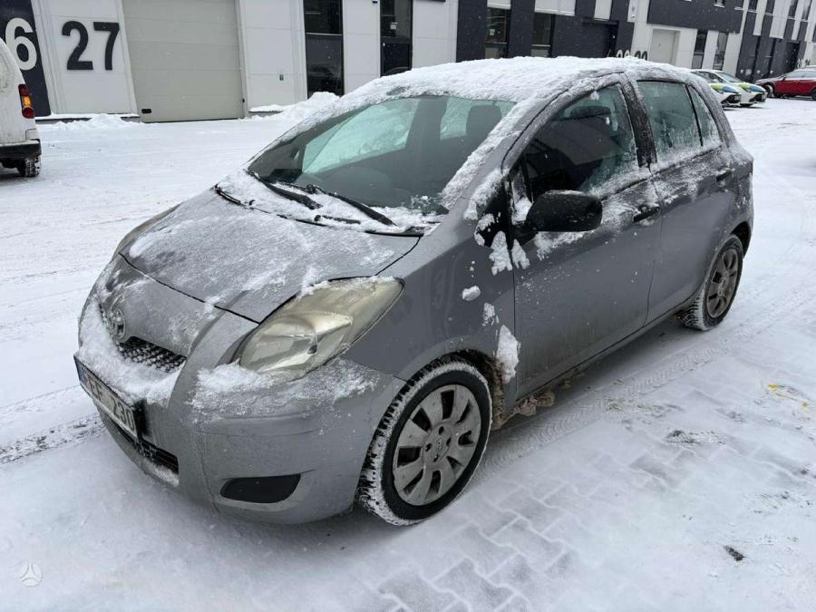 Grey Toyota Yaris 2010 in Vilnius, with an engine capacity of 1.36 L and mileage of 356 thousand km for 1800 €, photo 4 on AUTOMOTO.COM.LV