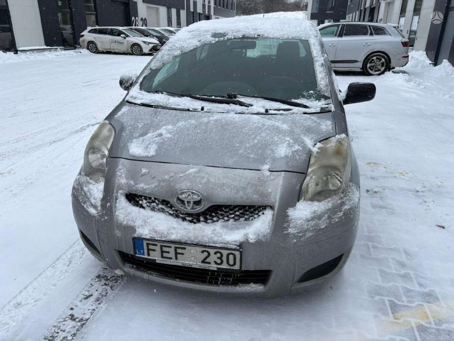 Grey Toyota Yaris 2010 in Vilnius, with an engine capacity of 1.36 L and mileage of 356 thousand km for 1800 €, photo 5 on AUTOMOTO.COM.LV