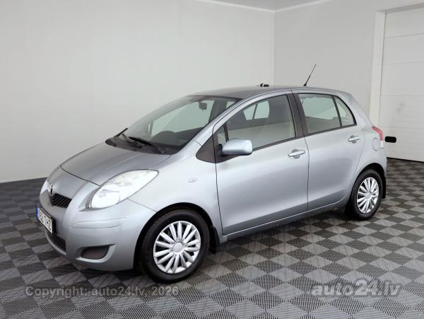 Pelēks Toyota Yaris 2010 Tallina, ar dzinēja tilpumu 1.30 L un nobraukumu 193 tūkst. km par 1799 €, foto 2 vietnē AUTOMOTO.COM.LV