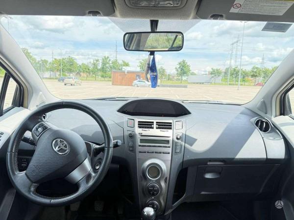 Серый Тойота Ярис 2010 в Шяуляй, объемом двигателя 1.33 л и пробегом 106 тыс. км за 2600 €, фото 9 на AUTOMOTO.COM.LV