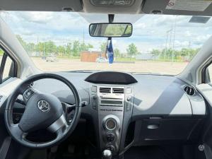 Pelēks Toyota Yaris 2010 Šauļi, ar dzinēja tilpumu 1.33 L un nobraukumu 106 tūkst. km par 2600 €, foto 10 vietnē AUTOMOTO.COM.LV