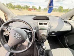 Pelēks Toyota Yaris 2010 Šauļi, ar dzinēja tilpumu 1.33 L un nobraukumu 106 tūkst. km par 2600 €, foto 14 vietnē AUTOMOTO.COM.LV