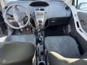 Pelēks Toyota Yaris 2010 Viļņa, ar dzinēja tilpumu 1.33 L un nobraukumu 180 tūkst. km par 2200 €, foto 4 vietnē AUTOMOTO.COM.LV