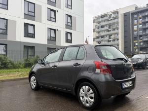 Pelēks Toyota Yaris 2010 Viļņa, ar dzinēja tilpumu 1.33 L un nobraukumu 180 tūkst. km par 2200 €, foto 7 vietnē AUTOMOTO.COM.LV