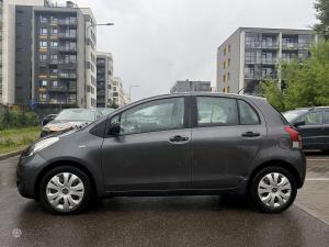 Pelēks Toyota Yaris 2010 Viļņa, ar dzinēja tilpumu 1.33 L un nobraukumu 180 tūkst. km par 2200 €, foto 8 vietnē AUTOMOTO.COM.LV