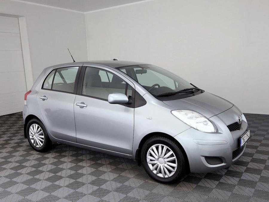 Grey Toyota Yaris 2010 in Tallinn, with an engine capacity of 1.30 L and mileage of 193 thousand km for 1699 €, photo 1 on AUTOMOTO.COM.LV