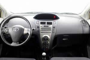Grey Toyota Yaris 2010 in Tallinn, with an engine capacity of 1.30 L and mileage of 193 thousand km for 1699 €, photo 6 on AUTOMOTO.COM.LV