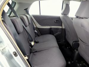 Grey Toyota Yaris 2010 in Tallinn, with an engine capacity of 1.30 L and mileage of 193 thousand km for 1699 €, photo 8 on AUTOMOTO.COM.LV