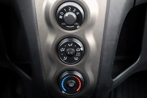 Grey Toyota Yaris 2010 in Tallinn, with an engine capacity of 1.30 L and mileage of 193 thousand km for 1699 €, photo 9 on AUTOMOTO.COM.LV