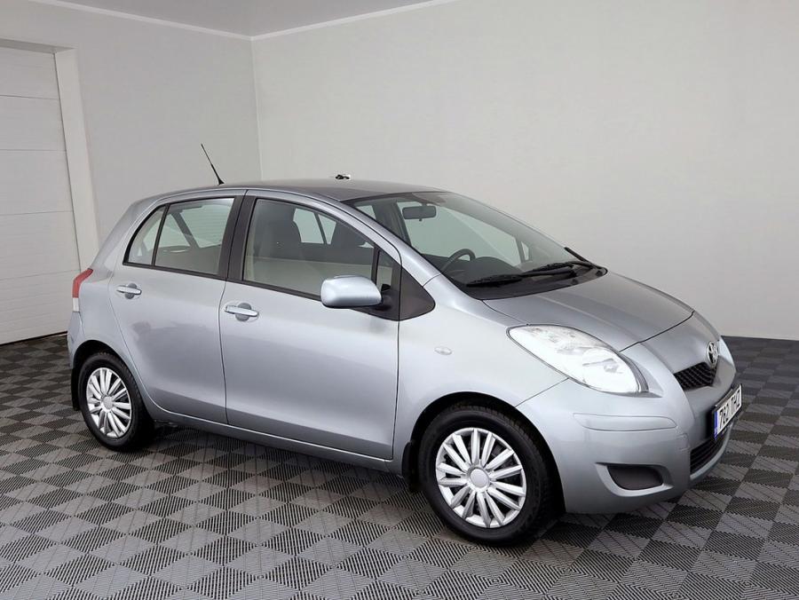 Grey Toyota Yaris 2010 in Tallinn, with an engine capacity of 1.30 L and mileage of 193 thousand km for 1699 €, photo 10 on AUTOMOTO.COM.LV