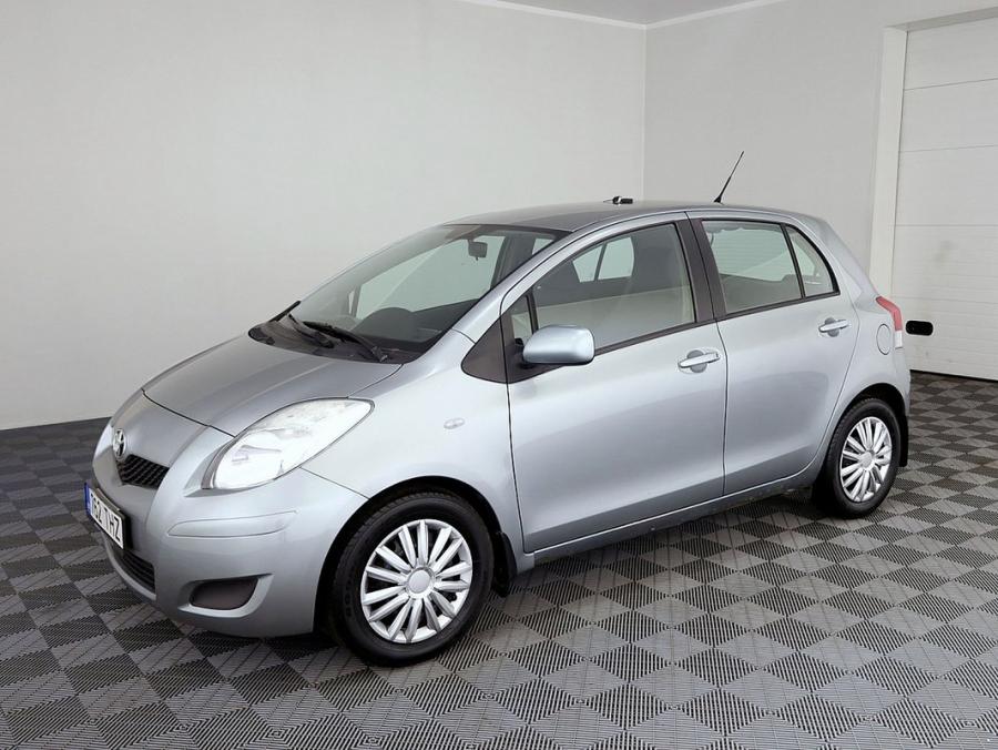 Grey Toyota Yaris 2010 in Tallinn, with an engine capacity of 1.30 L and mileage of 193 thousand km for 1699 €, photo 11 on AUTOMOTO.COM.LV