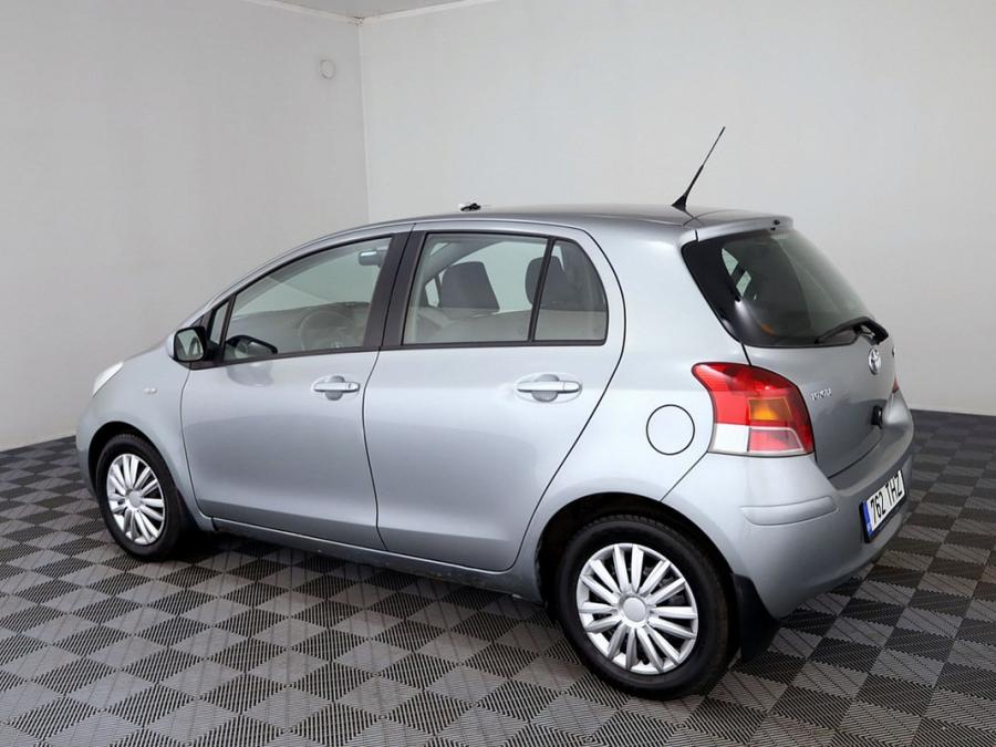 Grey Toyota Yaris 2010 in Tallinn, with an engine capacity of 1.30 L and mileage of 193 thousand km for 1699 €, photo 13 on AUTOMOTO.COM.LV