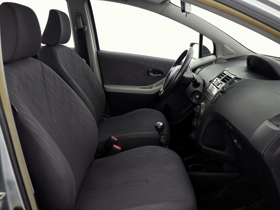 Grey Toyota Yaris 2010 in Tallinn, with an engine capacity of 1.30 L and mileage of 193 thousand km for 1699 €, photo 15 on AUTOMOTO.COM.LV