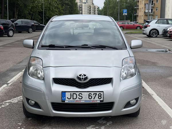 Grey Toyota Yaris 2010 in Vilnius, with an engine capacity of 1.36 L and mileage of 442 thousand km for 2050 €, photo 8 on AUTOMOTO.COM.LV
