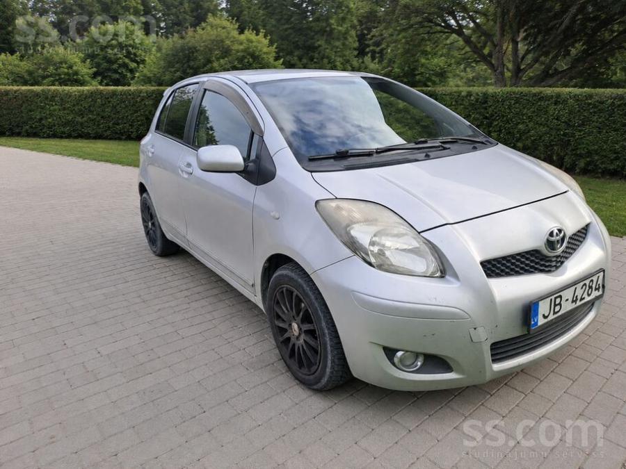 Pelēks Toyota Yaris 2010 Jelgava, ar dzinēja tilpumu 1.40 L un nobraukumu 290 tūkst. km par 2100 €, foto 1 vietnē AUTOMOTO.COM.LV