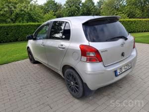 Pelēks Toyota Yaris 2010 Jelgava, ar dzinēja tilpumu 1.40 L un nobraukumu 290 tūkst. km par 2100 €, foto 3 vietnē AUTOMOTO.COM.LV