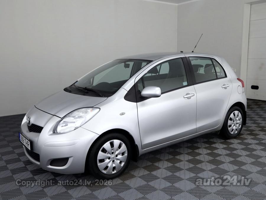 Pelēks Toyota Yaris 2010 Tallina, ar dzinēja tilpumu 1.30 L un nobraukumu 124 tūkst. km par 2499 €, foto 3 vietnē AUTOMOTO.COM.LV