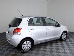 Pelēks Toyota Yaris 2010 Tallina, ar dzinēja tilpumu 1.30 L un nobraukumu 124 tūkst. km par 2499 €, foto 4 vietnē AUTOMOTO.COM.LV