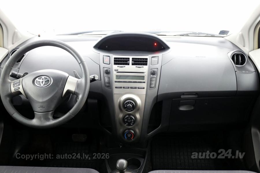 Pelēks Toyota Yaris 2010 Tallina, ar dzinēja tilpumu 1.30 L un nobraukumu 124 tūkst. km par 2499 €, foto 6 vietnē AUTOMOTO.COM.LV