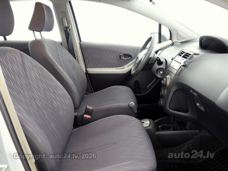 Pelēks Toyota Yaris 2010 Tallina, ar dzinēja tilpumu 1.30 L un nobraukumu 124 tūkst. km par 2499 €, foto 7 vietnē AUTOMOTO.COM.LV