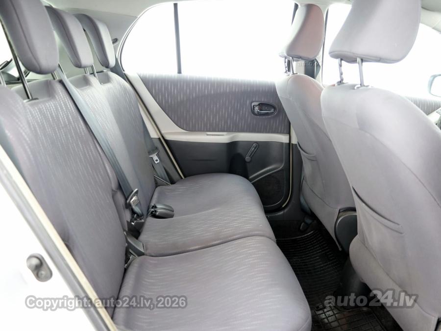 Pelēks Toyota Yaris 2010 Tallina, ar dzinēja tilpumu 1.30 L un nobraukumu 124 tūkst. km par 2499 €, foto 8 vietnē AUTOMOTO.COM.LV