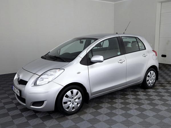 Pelēks Toyota Yaris 2010 Tallina, ar dzinēja tilpumu 1.30 L un nobraukumu 124 tūkst. km par 2499 €, foto 3 vietnē AUTOMOTO.COM.LV