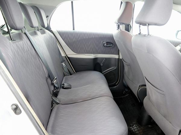 Pelēks Toyota Yaris 2010 Tallina, ar dzinēja tilpumu 1.30 L un nobraukumu 124 tūkst. km par 2499 €, foto 8 vietnē AUTOMOTO.COM.LV