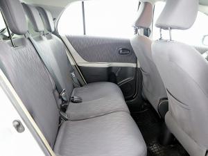 Pelēks Toyota Yaris 2010 Tallina, ar dzinēja tilpumu 1.30 L un nobraukumu 124 tūkst. km par 2499 €, foto 8 vietnē AUTOMOTO.COM.LV