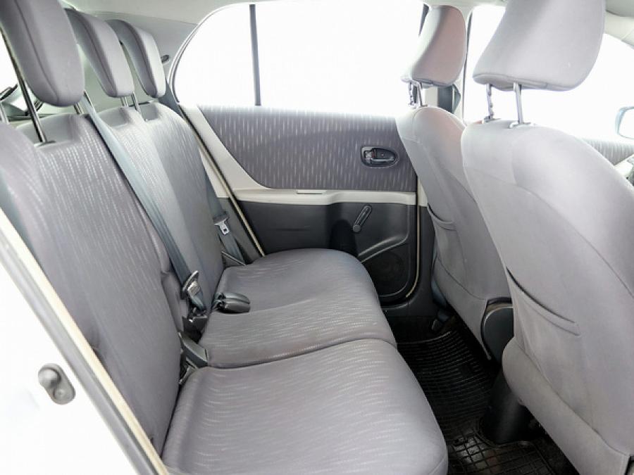 Pelēks Toyota Yaris 2010 Tallina, ar dzinēja tilpumu 1.30 L un nobraukumu 124 tūkst. km par 2499 €, foto 8 vietnē AUTOMOTO.COM.LV