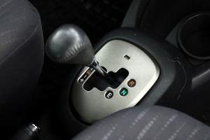 Pelēks Toyota Yaris 2010 Tallina, ar dzinēja tilpumu 1.30 L un nobraukumu 124 tūkst. km par 2499 €, foto 9 vietnē AUTOMOTO.COM.LV