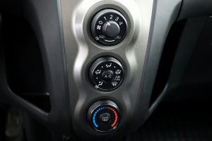 Pelēks Toyota Yaris 2010 Tallina, ar dzinēja tilpumu 1.30 L un nobraukumu 124 tūkst. km par 2499 €, foto 10 vietnē AUTOMOTO.COM.LV