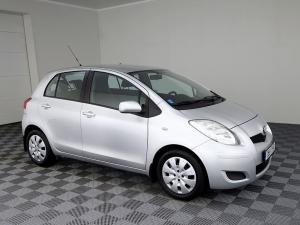 Pelēks Toyota Yaris 2010 Tallina, ar dzinēja tilpumu 1.30 L un nobraukumu 124 tūkst. km par 2499 €, foto 11 vietnē AUTOMOTO.COM.LV